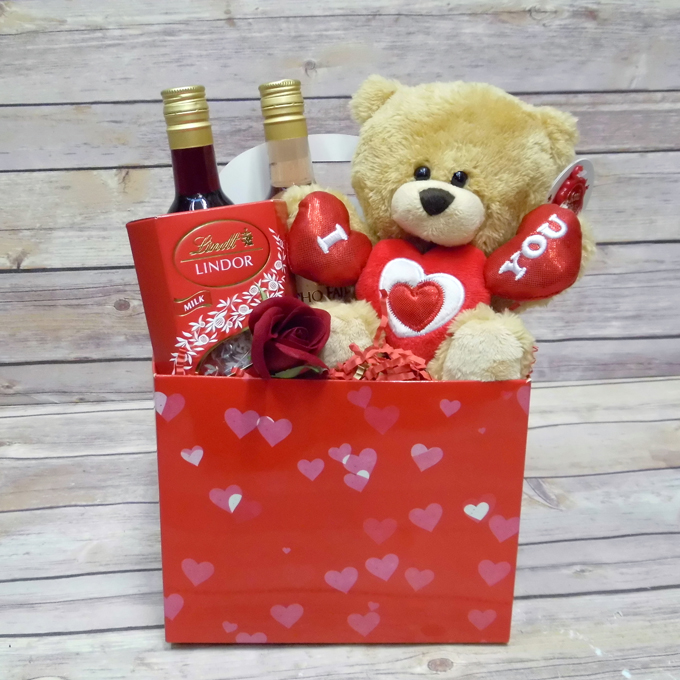 Pack of 10 GABLE BOXES 17x10x14cm - HEARTS - www.giftbasketsforyou.co.uk